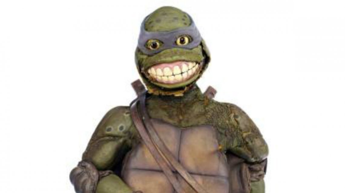 Quisieron rematar un traje de Las Tortugas Ninjas que se está pudriendo