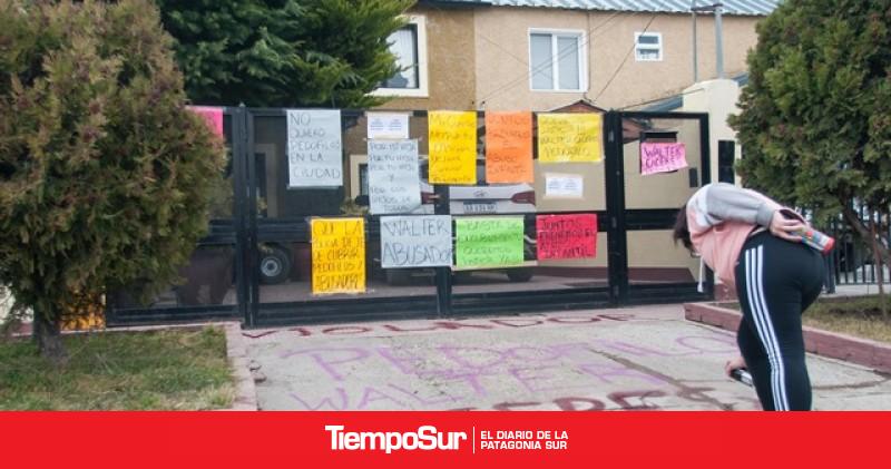 Realizan un escrache en el 101