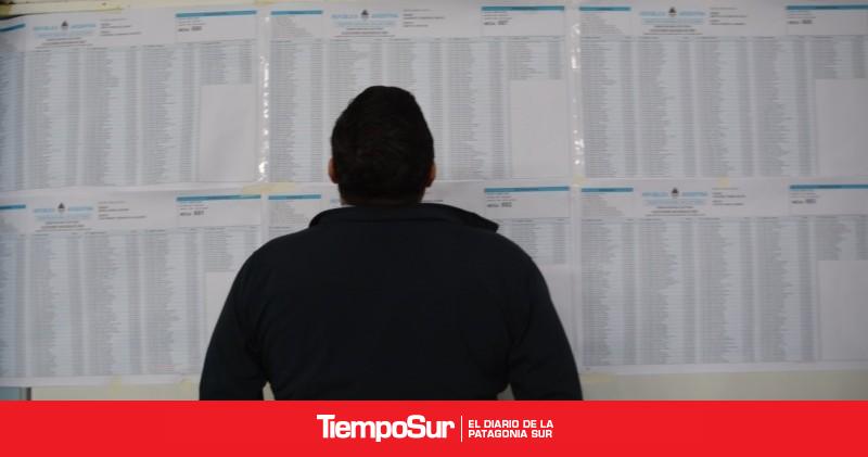 Después de las 18:00 quedaron filas de gente votando