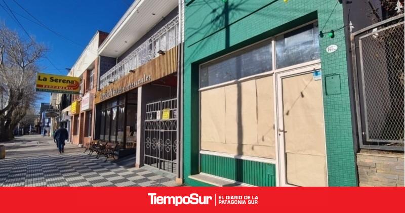 Ola de cierres en Santa Cruz